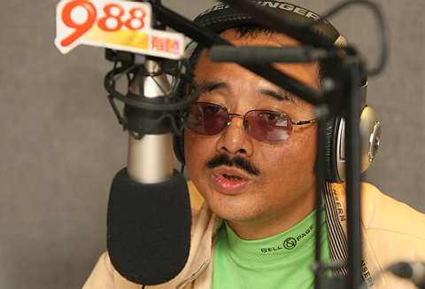 'Jia Ma' Deejay Melayu Stesen Radio Cina, 988 - Hiburan | mStar