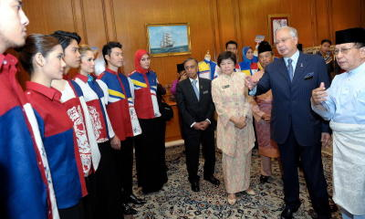 PM Pilih Pakaian Rasmi Untuk Tiga Sambutan - Semasa | mStar