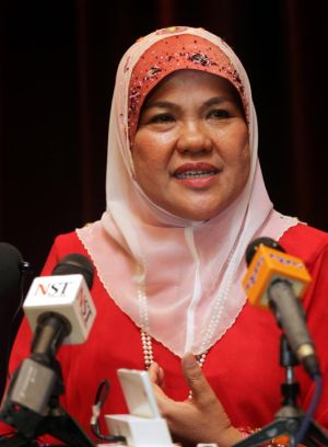 Shahrizat Hadapi Apa Yang Rafidah Lalui Dulu - Semasa | mStar