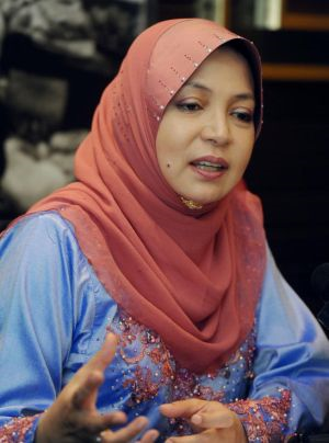 Mashitah Umum Tanding Exco Wanita Umno - Semasa | mStar