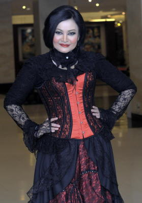 Imej Baharu Raja Ema Tetap Ada 'Ropol-Ropol' - Hiburan | mStar