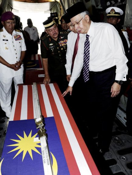 Lahad Datu: 2 Anggota Tentera Terkorban Dinaikkan Pangkat - Semasa | mStar