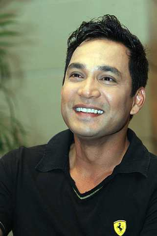 Hans Isaac Yakin Untuk Mengarah Teater - Hiburan | mStar