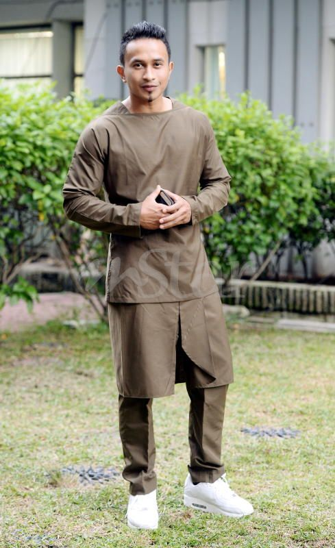 Reza Hasbi Imbas Main Meriam Buluh Di Kampung Talang - Hiburan | mStar