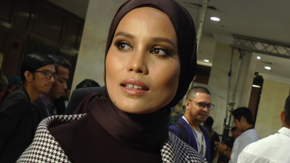 Jangan Ambil Kesempatan - Nadiya Nisaa - Video | mStar