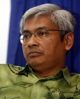 Gelaran Profesor Ditarik Balik Tidak Jejas Kredibiliti – Aziz Bari ...