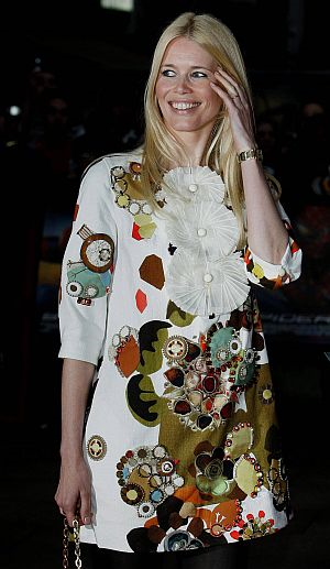 Claudia Schiffer tinggalkan pentas peragaan - Hiburan | mStar