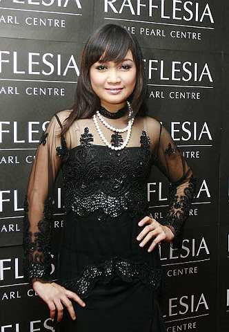 Isma (AF7) Alami Keguguran Anak Keenam - Hiburan | mStar