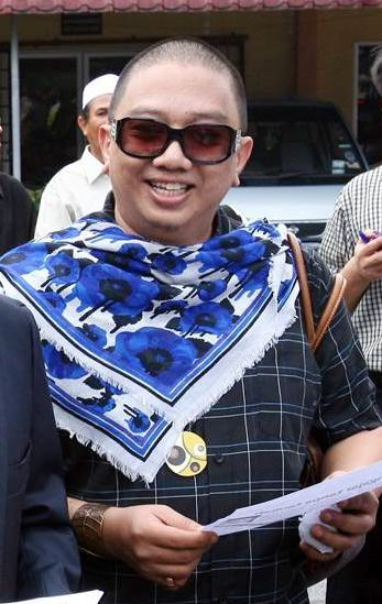 Azwan Ali Nekad Kuruskan Badan Setelah Terima 'Lamaran' - Hiburan | mStar