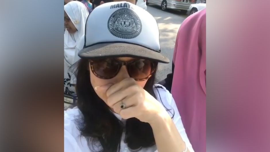 Mengapa Sasha Saidin menangis sebelum mengundi? - Video | mStar