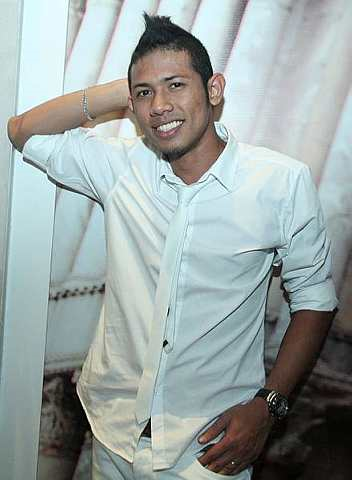 Nabil Rapat Dengan Pramugari, Nafi Sudah Merisik - Hiburan | mStar