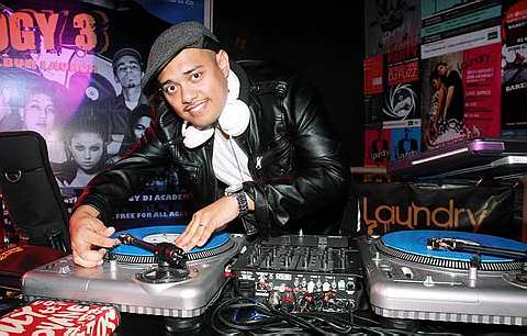 DJ Fuzz Tulis Buku, Tubuh Akademi - Hiburan | mStar