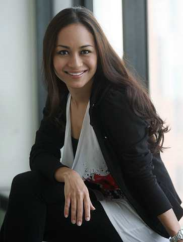 Maya Mencari Kebahagiaan - Hiburan | mStar