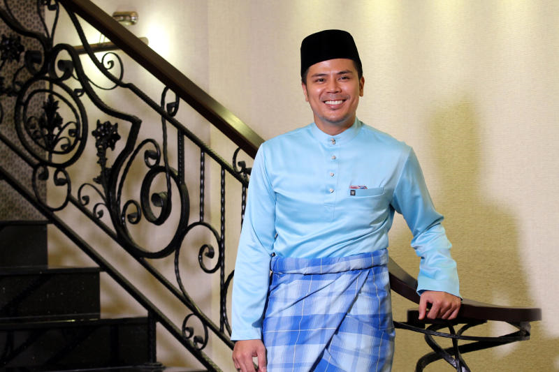 Kes selesai, Awal Ashaari dapat 'duit raya' puluhan ribu! - Video | mStar