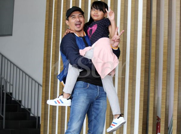 Aaron Aziz Larang Anak Tayang Harta - Hiburan | mStar