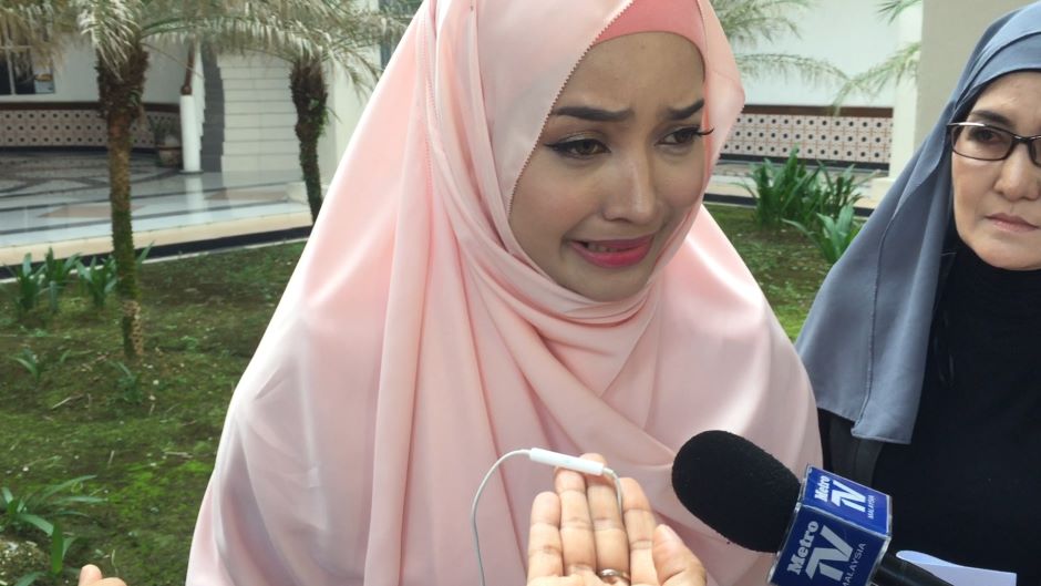 Hafiz Tak Mengaku Saya Isteri - Joy Revfa - Video | mStar