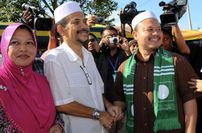 Calon BN, PAS Bertembung Raih Undi - Semasa | mStar